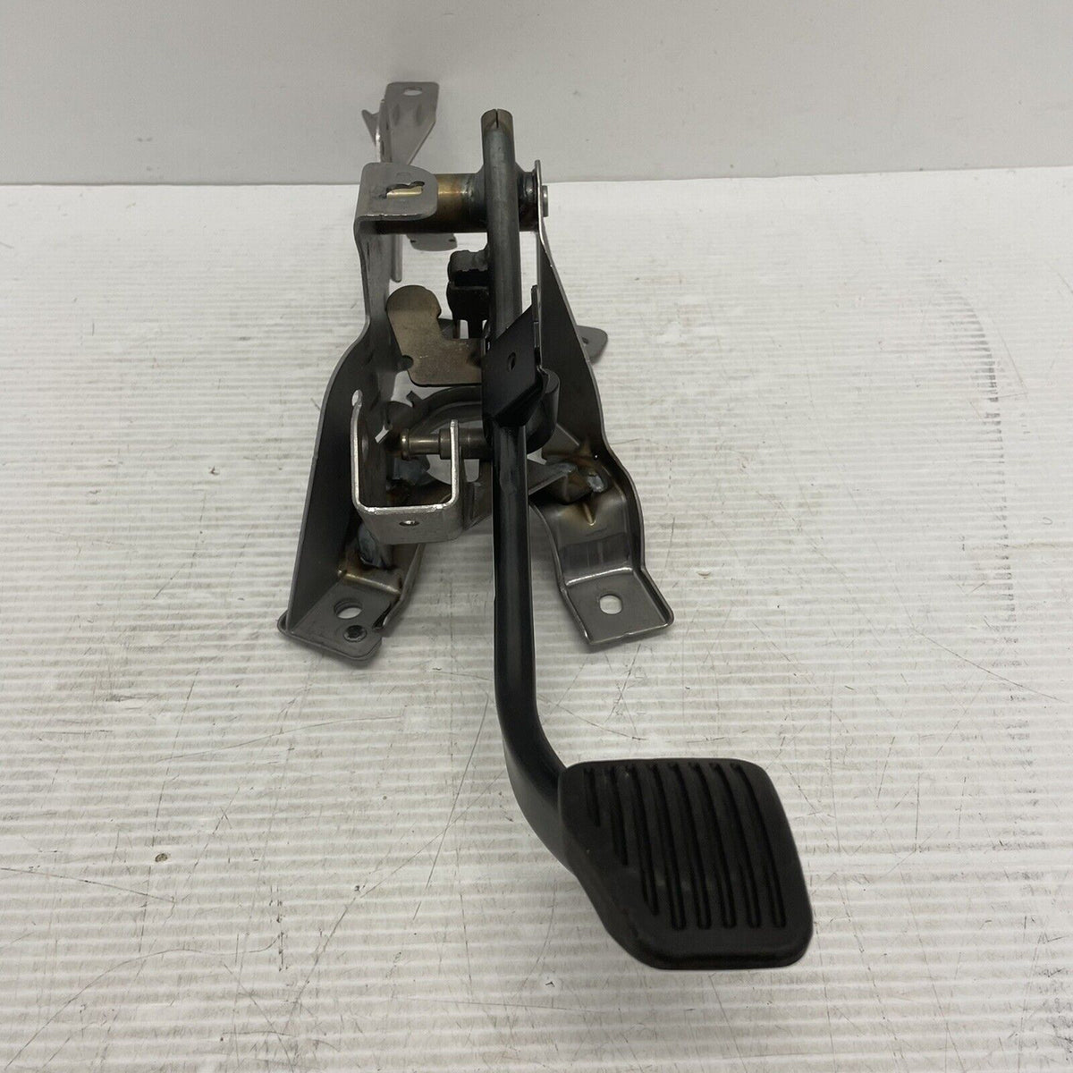 Genuine Volvo Clutch Pedal with Bracket 31687039 – Genuine Parts Ltd