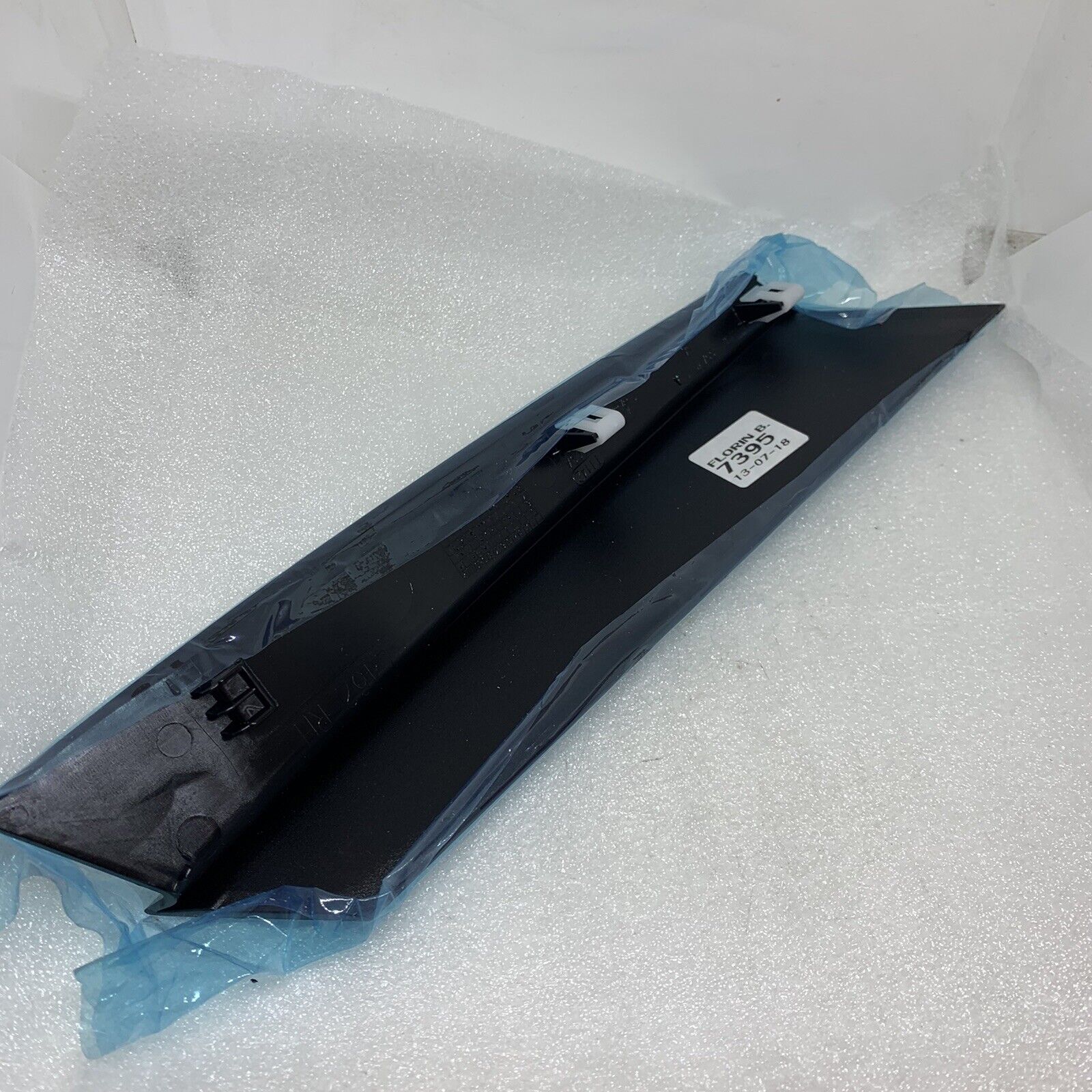 Genuine Land Rover Discovery 5 Rear Door Outer Pillar Moulding RH LR08 ...