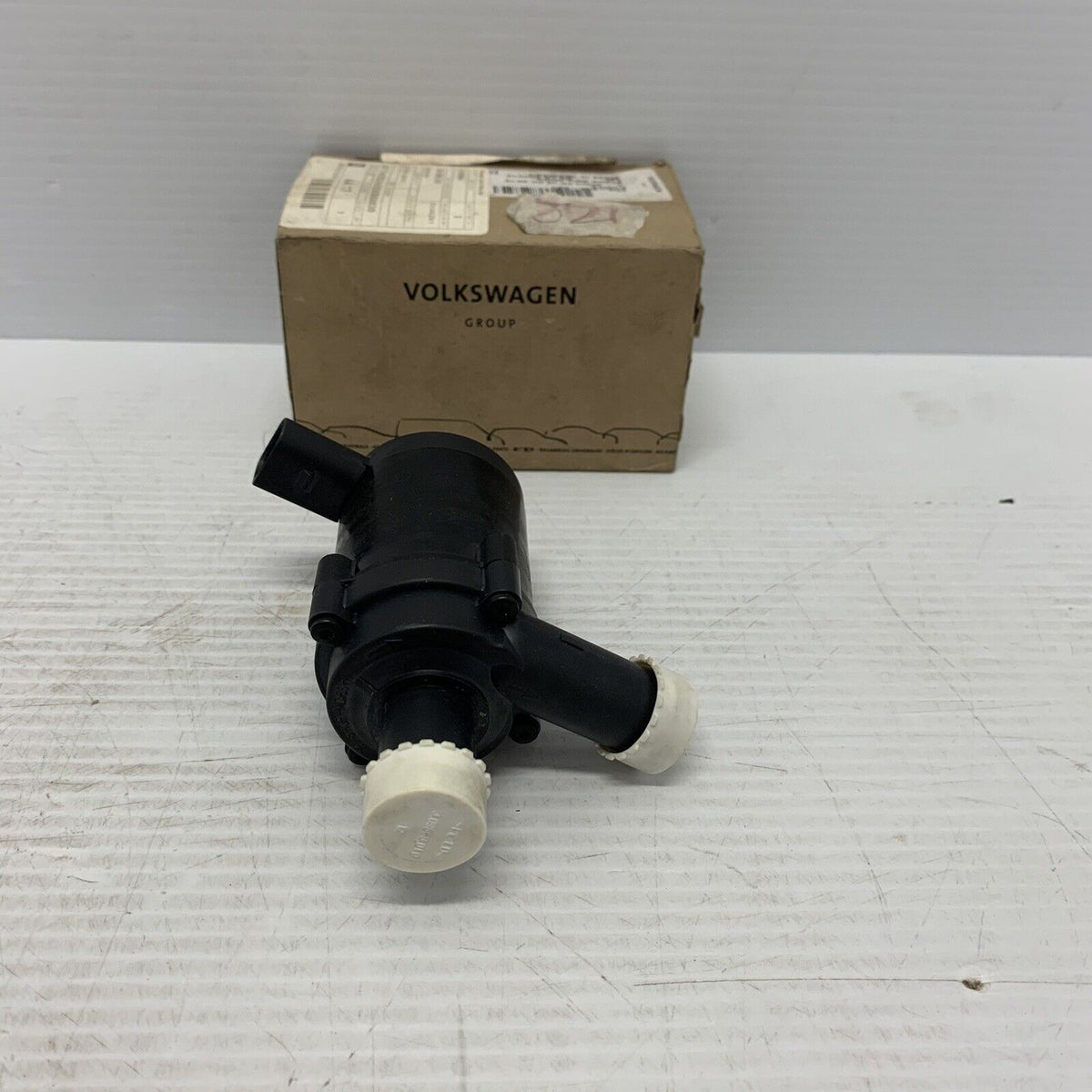 Genuine Volkswagen Additional coolant pump 7H0965561 – Genuine Parts Ltd