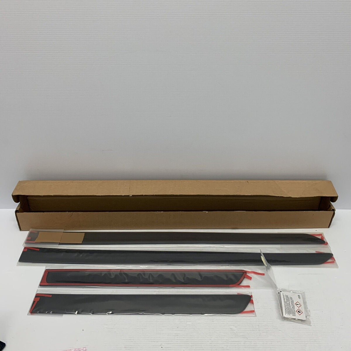 GENUINE LAND ROVER DISCOVERY SPORT 15- RUBBING STRIPS SET. PART- VPLCP ...