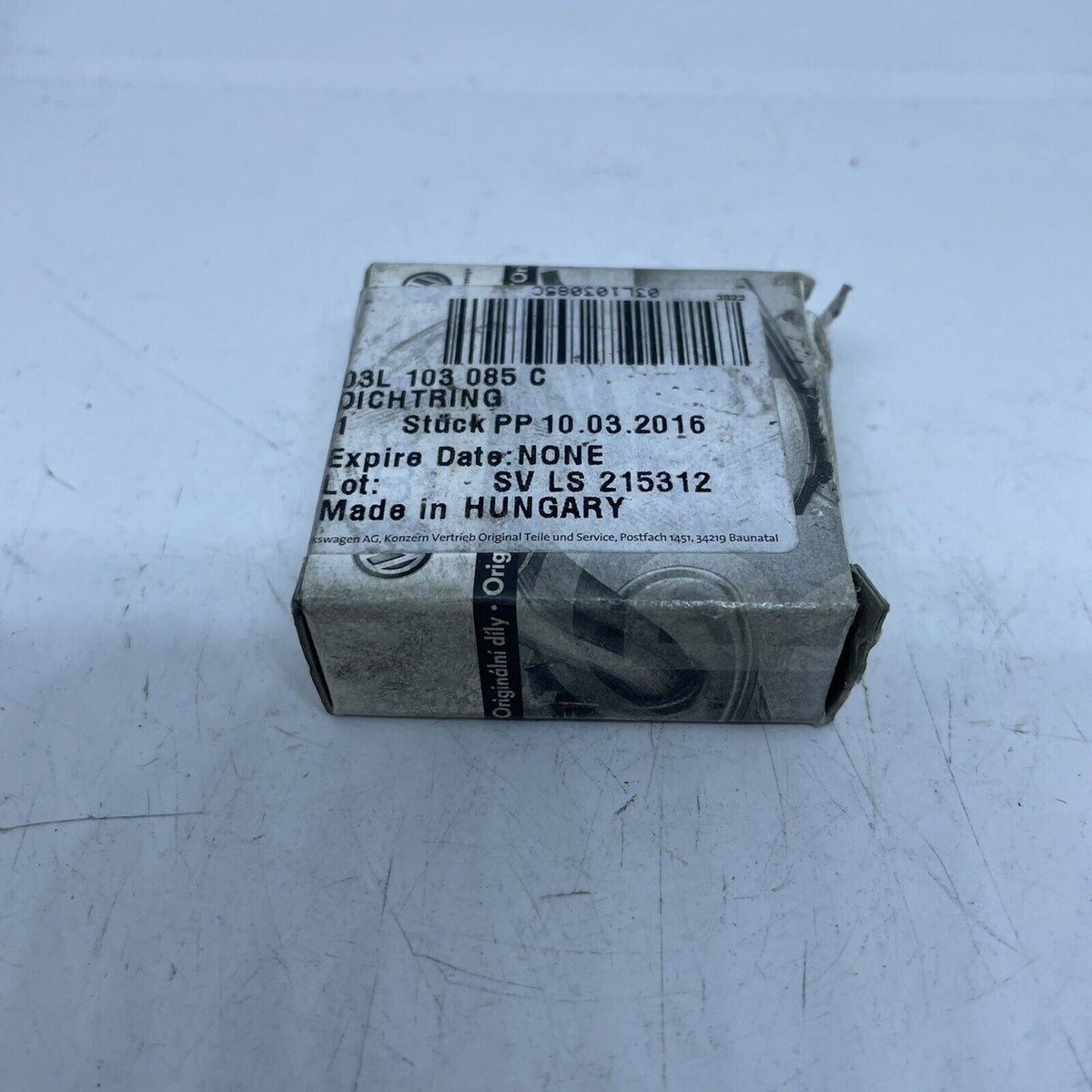 Camshaft oil Seal Rotation to Right 03L103085C New Genuine VW part ...