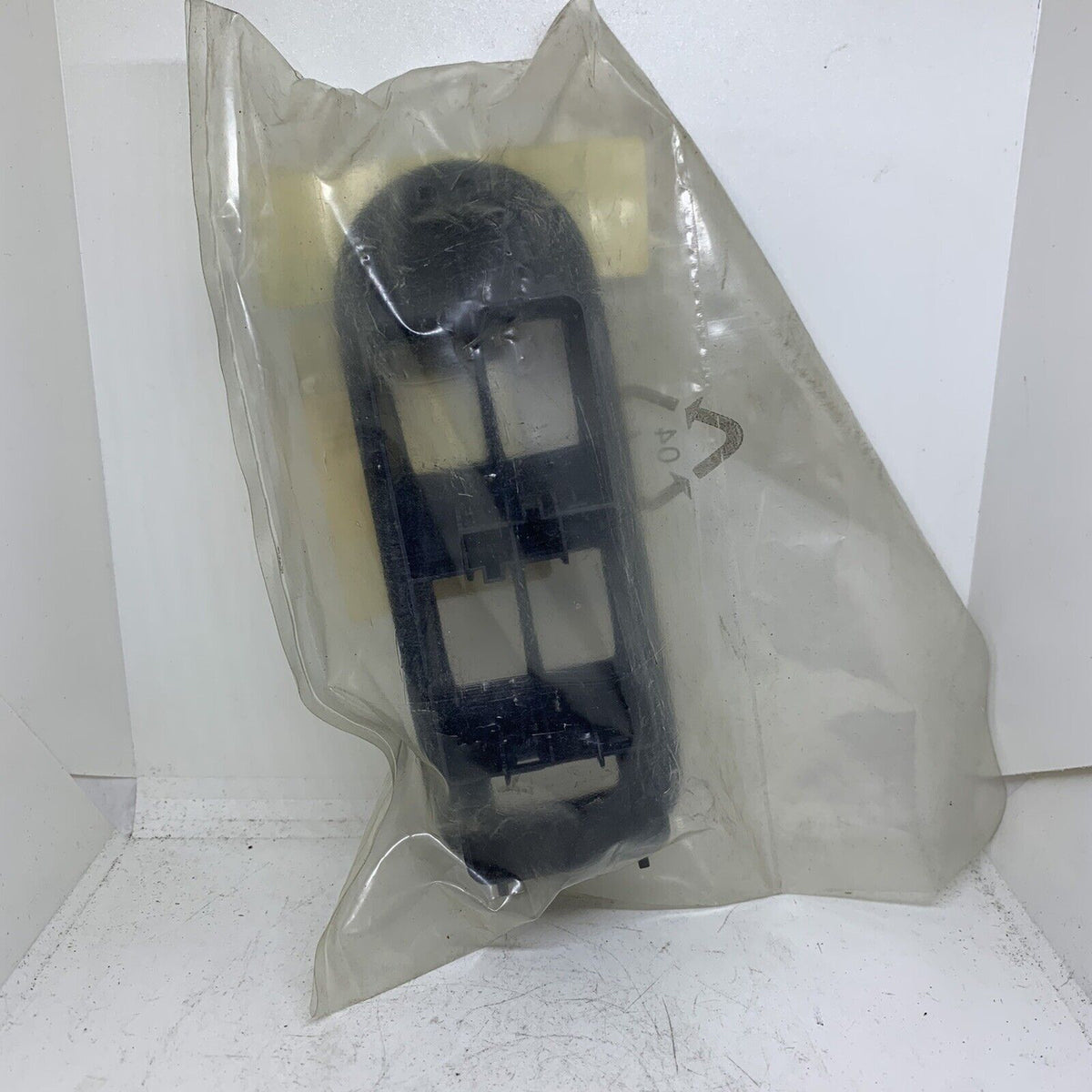 GENUINE RENAULT FRONT DOOR TRIM SWITCH ASSY BEZEL (8200195937) – Genuine Parts Ltd