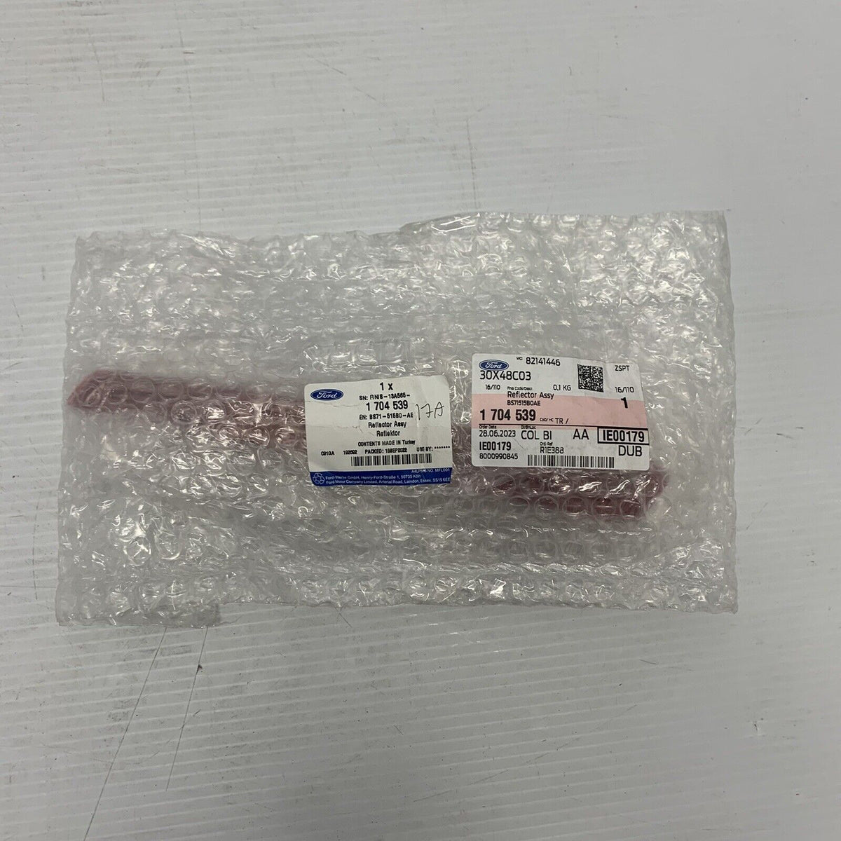 Genuine Ford Mondeo MK4 Rear Bumper Reflector 1704539 – Genuine Parts Ltd