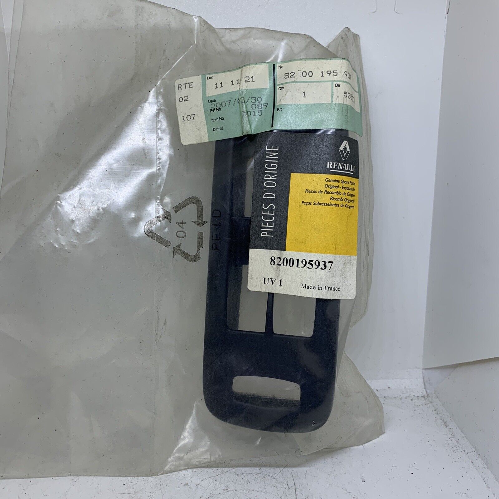 GENUINE RENAULT FRONT DOOR TRIM SWITCH ASSY BEZEL (8200195937) – Genuine Parts Ltd