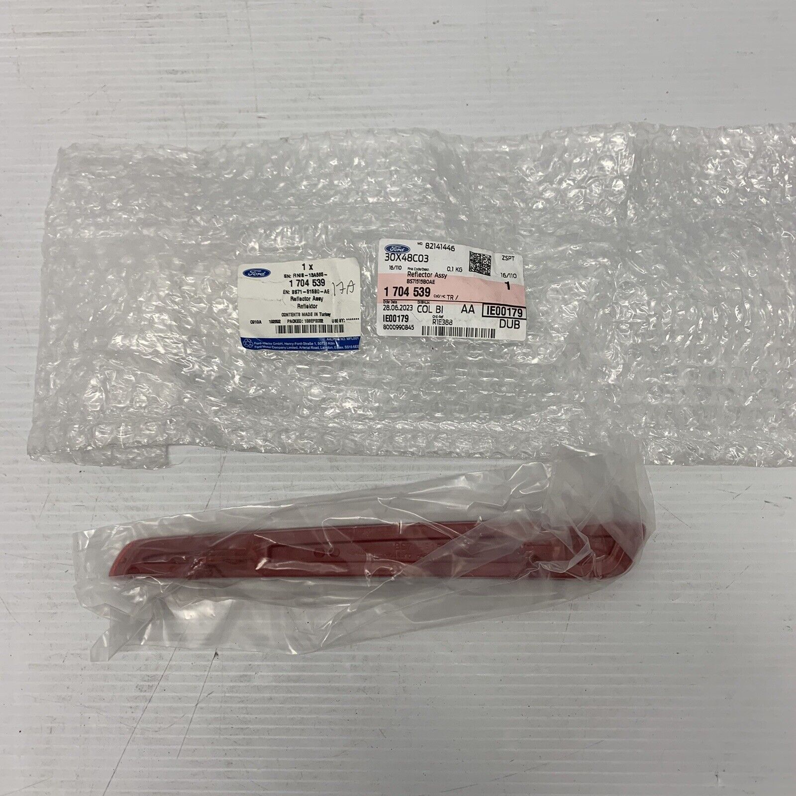 Genuine Ford Mondeo MK4 Rear Bumper Reflector 1704539 – Genuine Parts Ltd