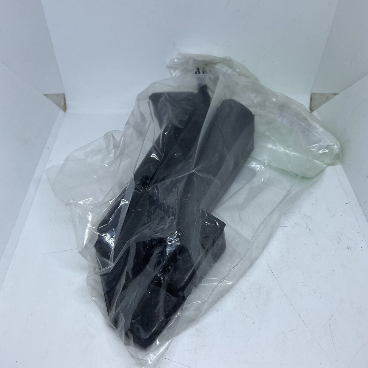 LAND ROVER RANGE ROVER SPORT L494 Front Right Fender Insulator LR11602 ...