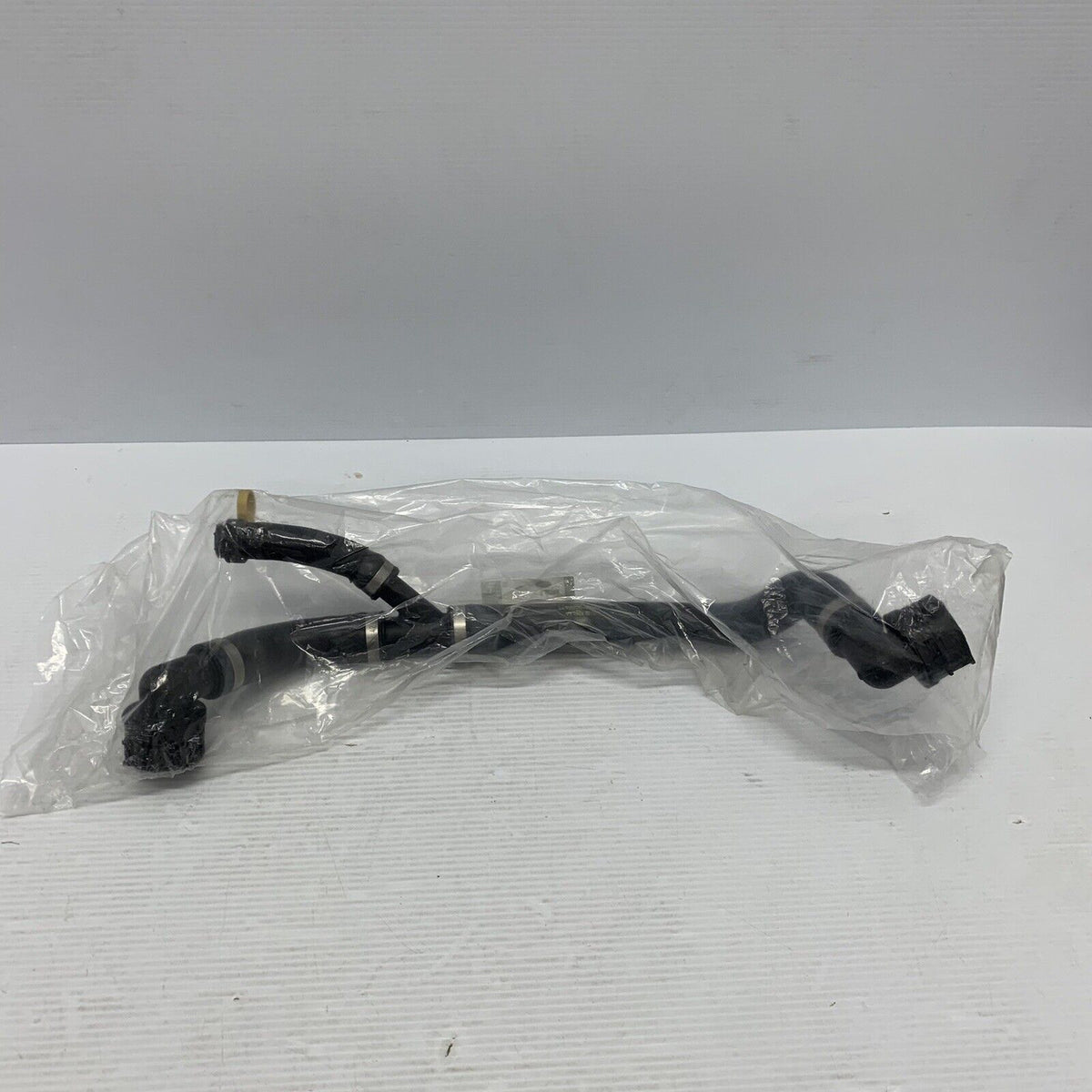 GENUINE LAND ROVER RANGE ROVER COOLANT HOSE LR072035 – Genuine Parts Ltd