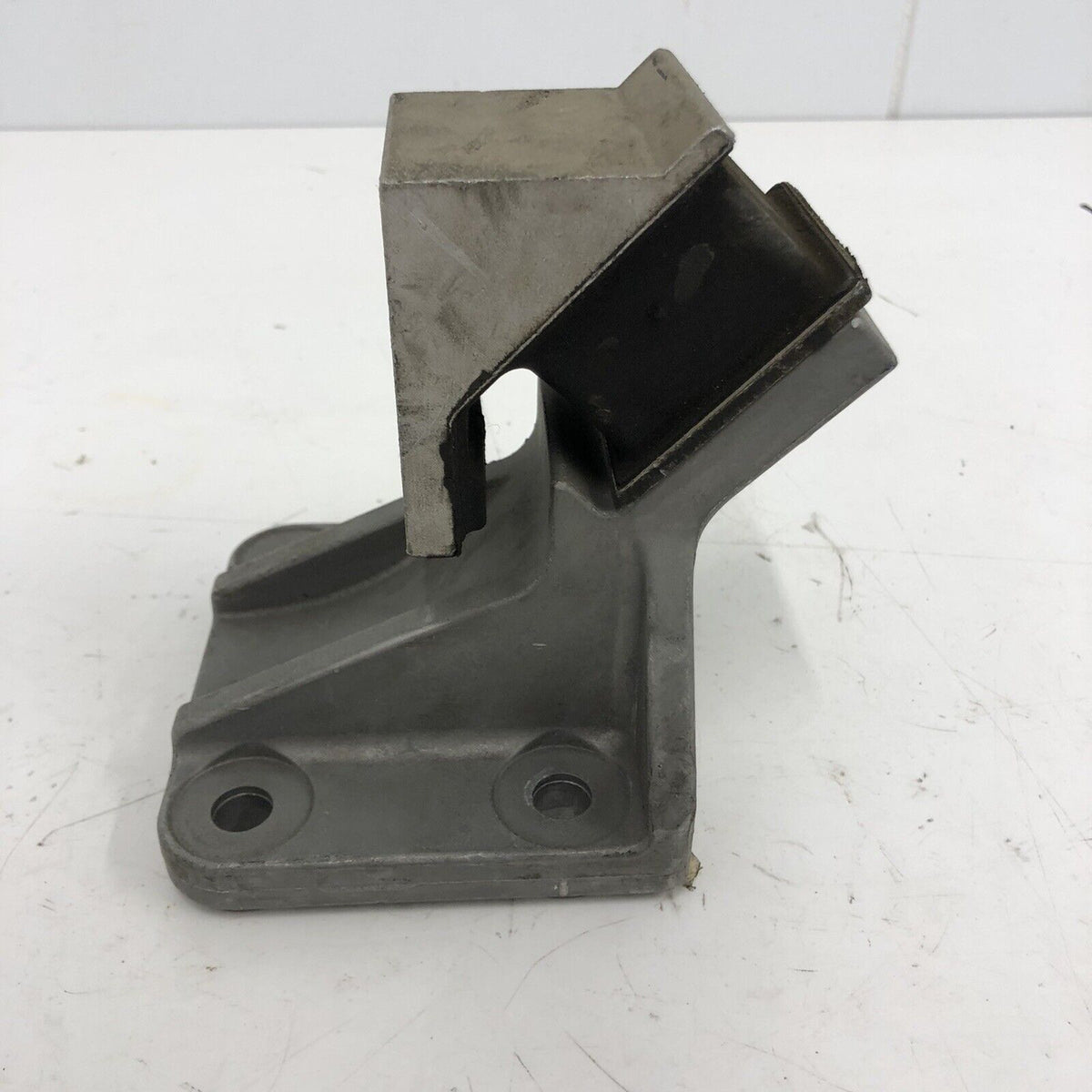 Genuine Iveco engine-silentblock 504063420 – Genuine Parts Ltd