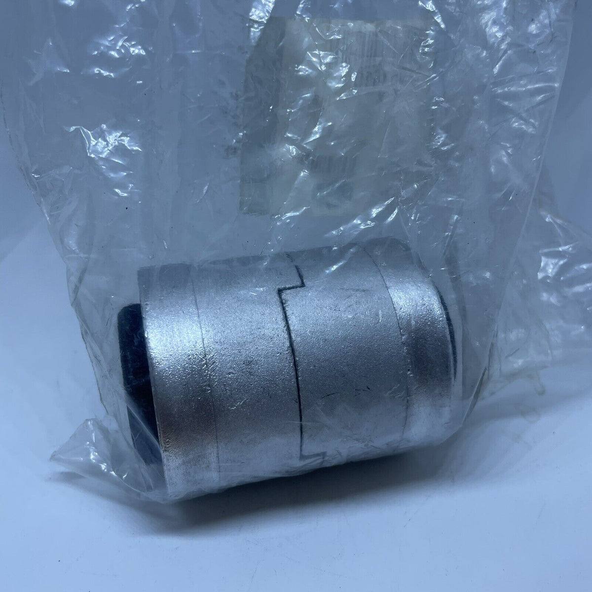 Genuine Land Rover Discovery 3 & 4 Rear Suspension Upper Arm REAR Bush ...